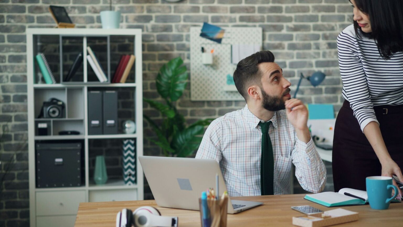 Verbal vs Nonverbal Communication - Voiceplace Verbal vs Nonverbal Communication - Voiceplace